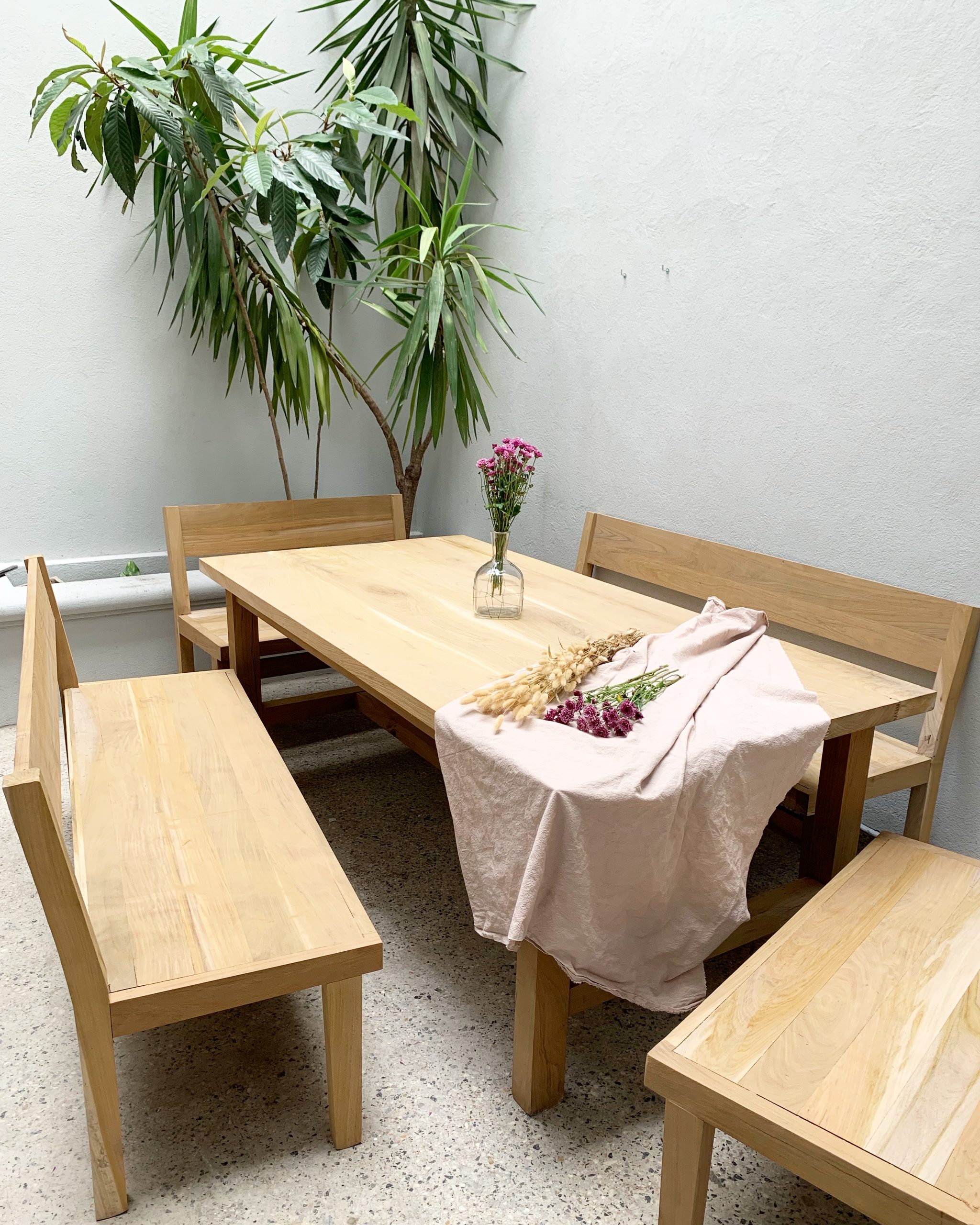 Mesa y bancos en lapacho arenado – Amazonia